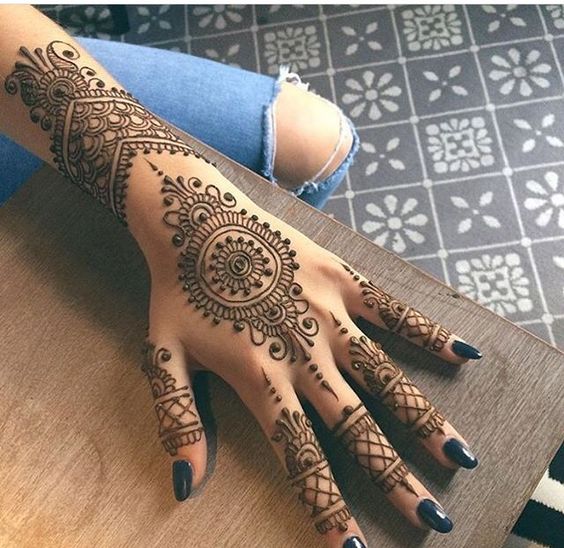 Round Henna Designs – Circle Mehndi Designs for hands - K4 Craft Community