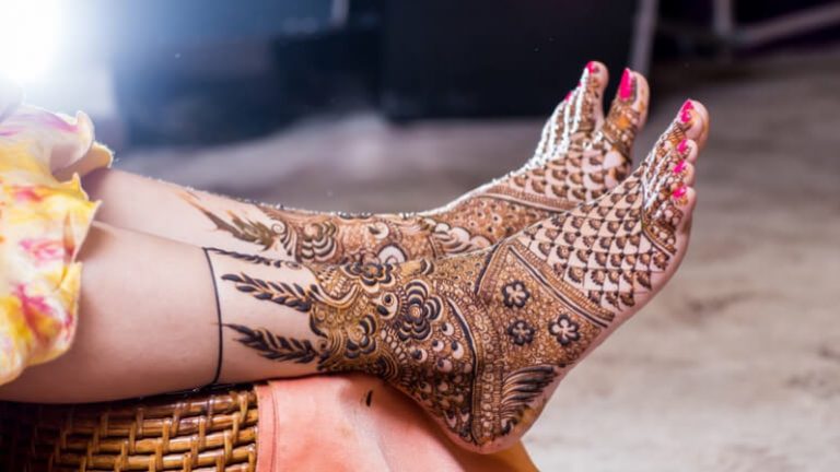20+ Stylish Mehndi Designs for Hand & Legs - K4 Craft